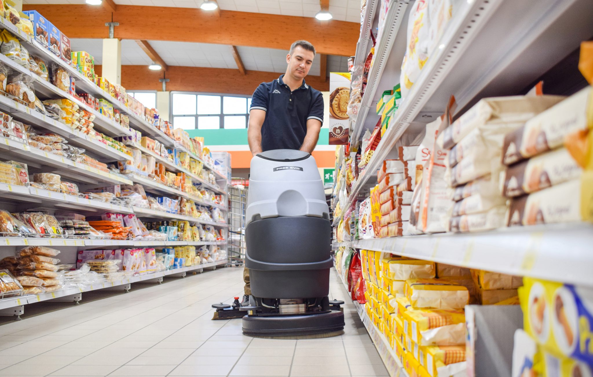 LAVOR FREE EVO EX DEMONSTRATOR WITH LESS THAN 20 HOURS USE £2495+vat ...